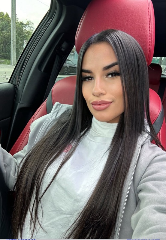 Yulissa Escobar (@yulissaaescobar) is LIVE - TikTok LIVE